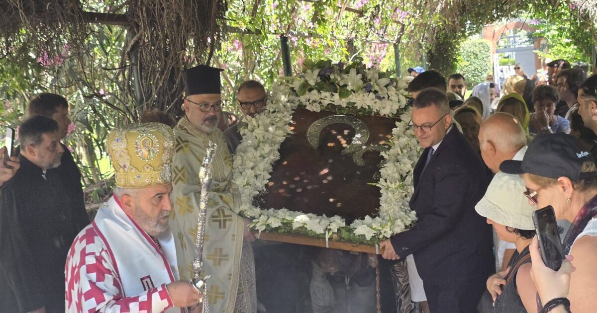 Η Παναγία των Βλαχερνών εόρτασε με λαμπρότητα την Κατάθεση της Τιμίας ...