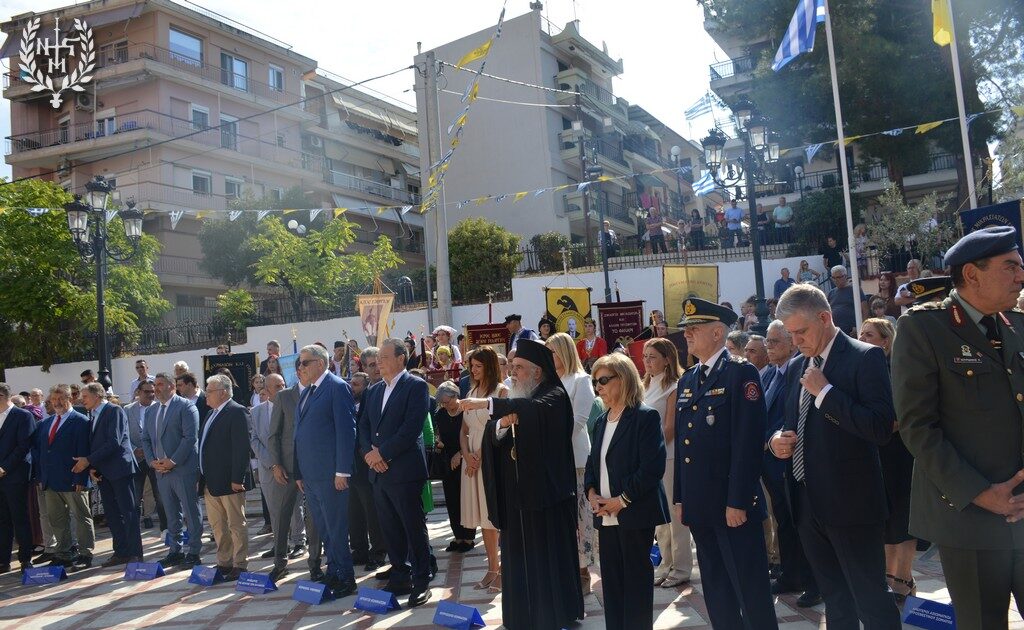 Αρχιερατική Θεία Λειτουργία και επιμνημόσυνη δέηση στη Μητρόπολη ...