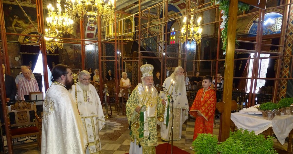 Η Ύψωση του Τιμίου Σταυρού στη Μητρόπολη Σπάρτης | Dogma