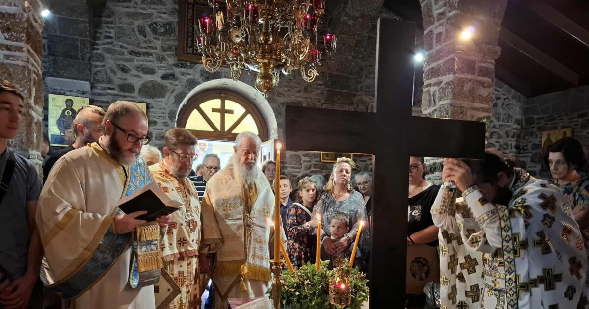 Η Ύψωση του Τιμίου Σταυρού στην Ι.Μ Αγίου Χαραλάμπους Λευκών Αυλωναρίου ...