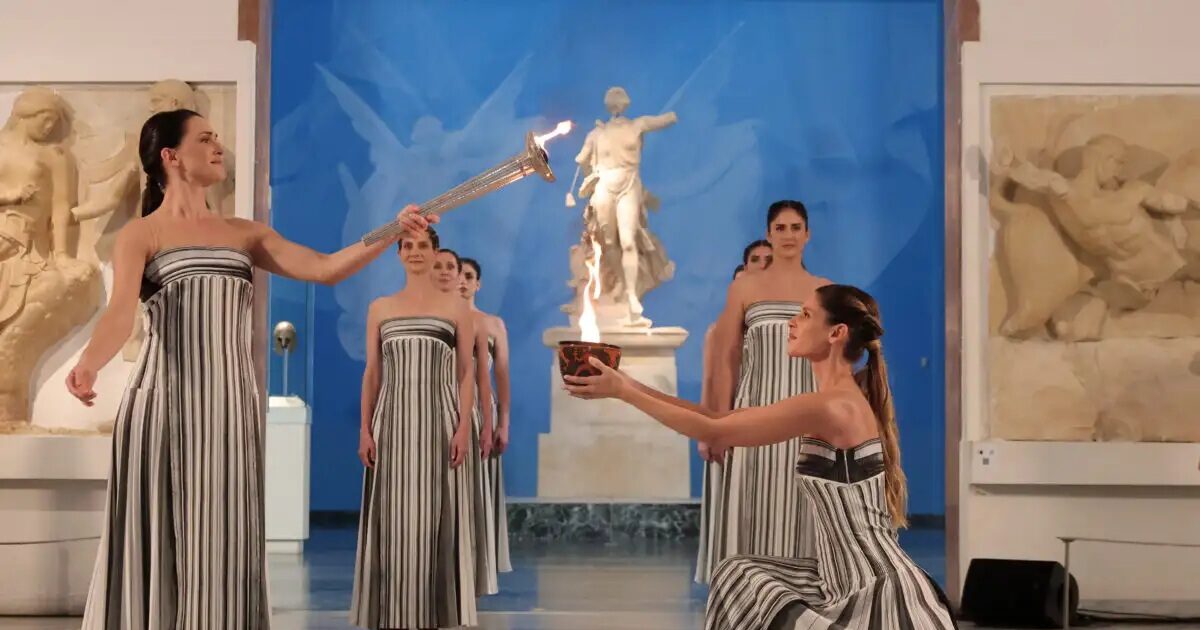 Πρώτη φορά η αφή Ολυμπιακής Φλόγας έγινε μέσα στο Αρχαιολογικό Μουσείο ...